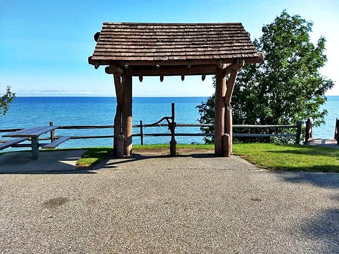 A rustic shelter frames the perfect view &ndash; this quiet spot offers rock hunters a peaceful moment to contemplate their geological treasures.