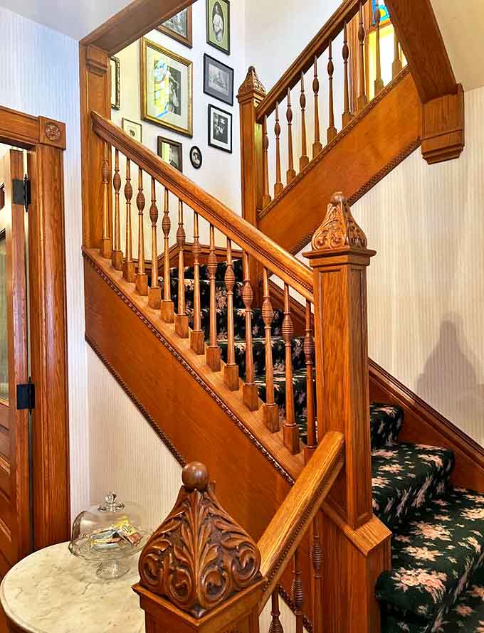The kind of staircase that makes you want to make an entrance, even if you're just coming down for breakfast in your comfy pants.