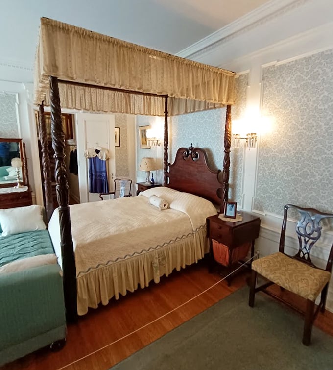 This bedroom's four-poster masterpiece makes every other sleeping arrangement seem woefully inadequate, with linens fit for visiting royalty.