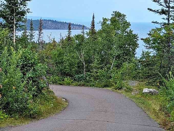 The upper access road to Palisade Head offers glimpses of the spectacular panorama that awaits at the summit.