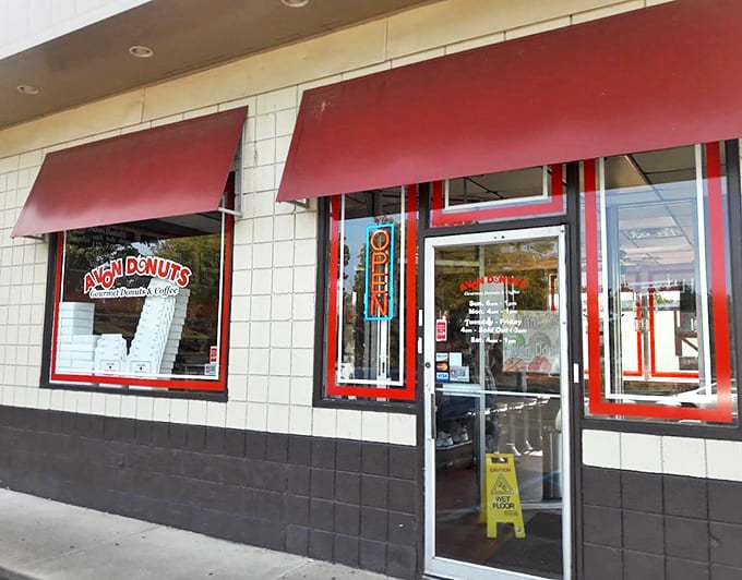 Avon Donuts' straightforward storefront lets you know exactly what they do best – incredible donuts that keep Pontiac residents coming back.