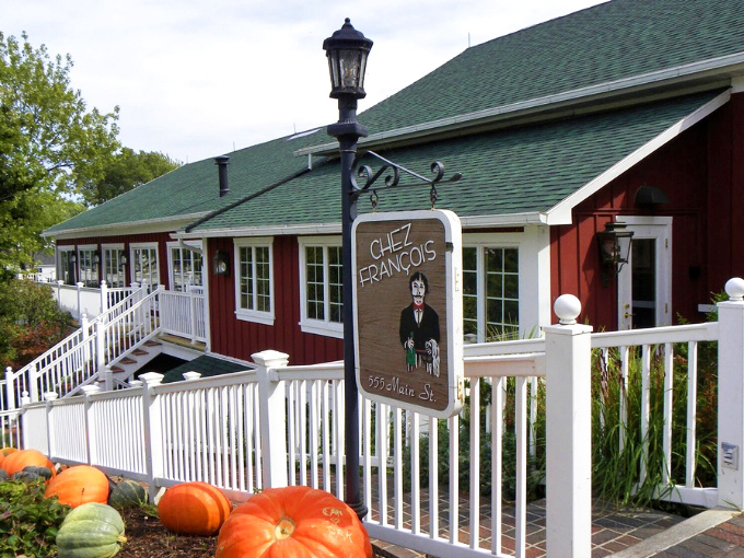 Chez Fran&ccedil;ois isn't just serving French cuisine&mdash;it's offering edible poetry with a side of lakeside ambiance.