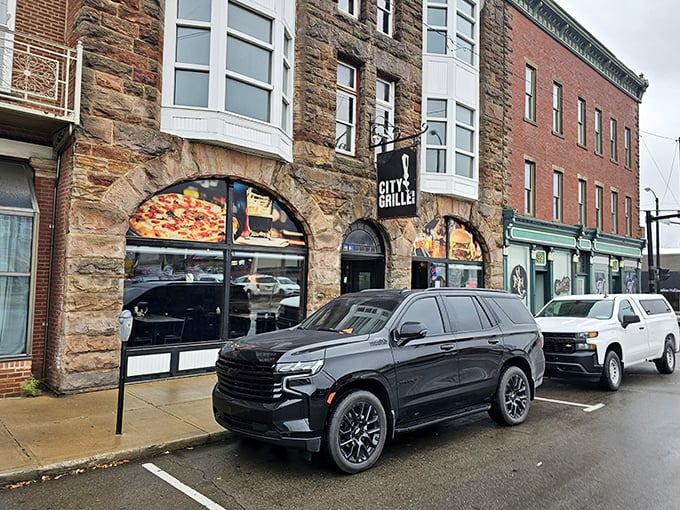 City Grille's handsome stone fa&ccedil;ade houses pizza perfection, its arched windows framing a space where traditional recipes meet contemporary tastes.