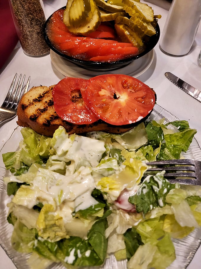 Fresh tomatoes and crisp lettuce provide the perfect counterpoint &ndash; even the salads receive star treatment at this steakhouse.