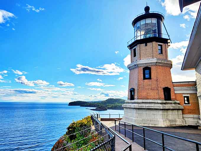 Split Rock Lighthouse perches dramatically on its cliff, looking like it was placed there specifically for photographers and romantics.