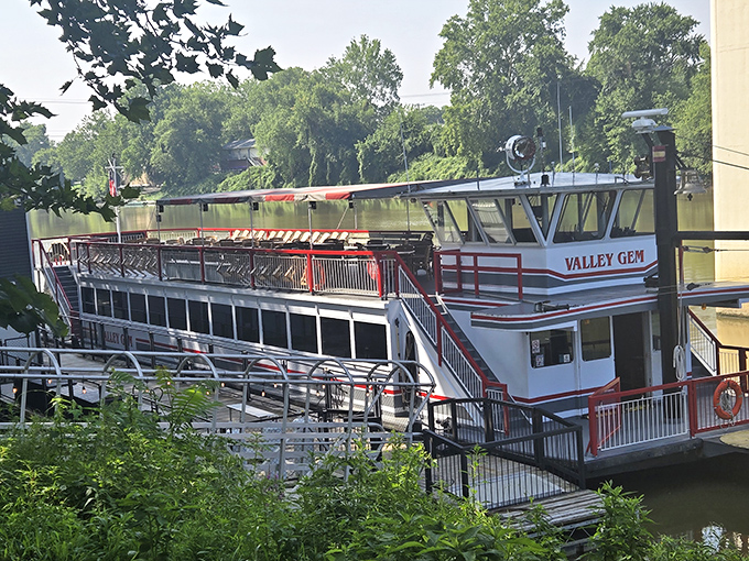The Valley Gem Sternwheeler offers river cruises that combine sightseeing with a dash of nostalgia, its paddlewheel churning up memories of a bygone era.