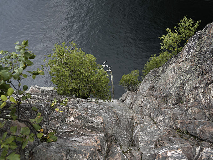 A dizzying view downward reveals the sheer drop from Shovel Point's cliffs to the churning waters below.
