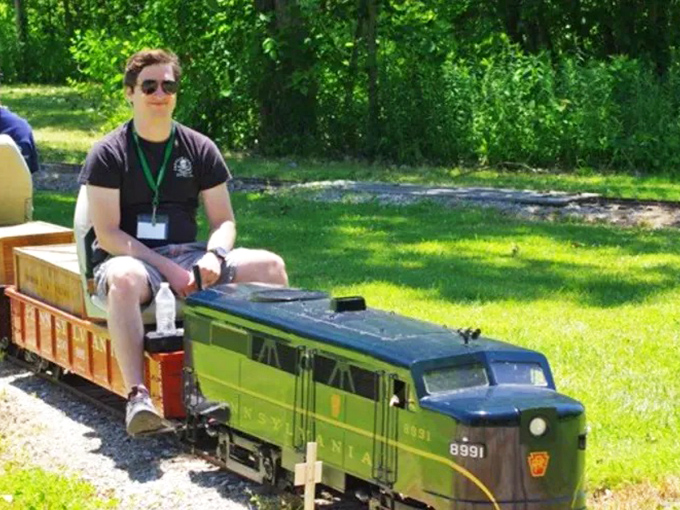 Engineering passion in miniature form – dedicated volunteers bring these small-scale marvels to life for visitors of all ages.