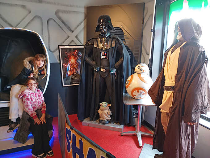 The joy on visitors' faces tells the real story – this isn't just a farm, it's a place where everyday worries dissolve among the blooms.