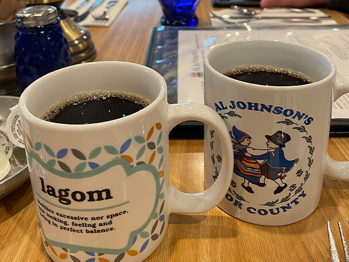 Al Johnson&rsquo;s Swedish Restaurant & Butik  5