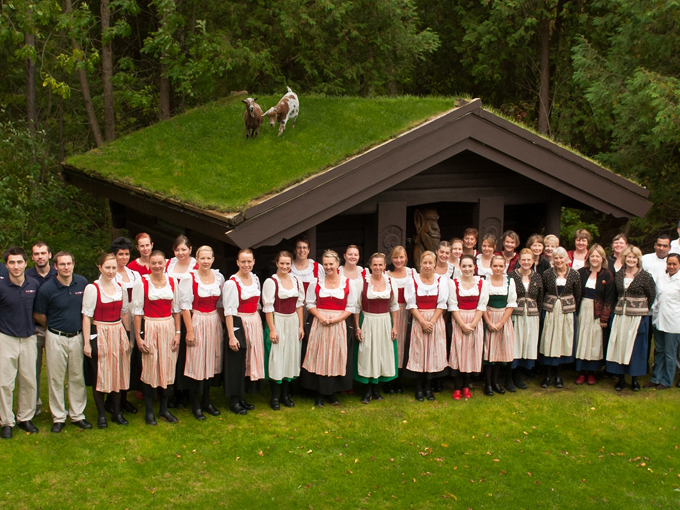 Al Johnson&rsquo;s Swedish Restaurant & Butik  6