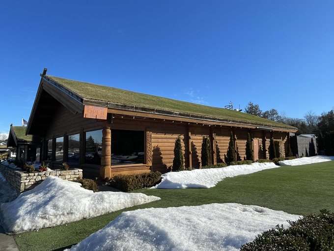 Al Johnson&rsquo;s Swedish Restaurant & Butik  9