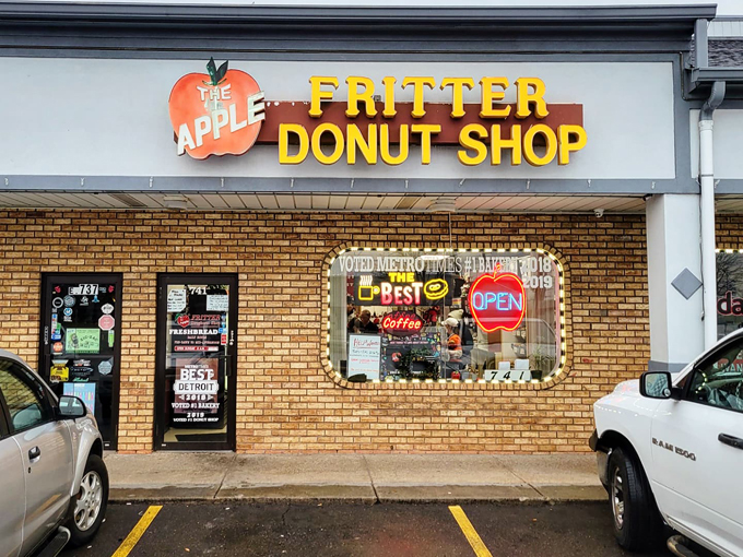 Apple Fritter Donut Shop (Ferndale)