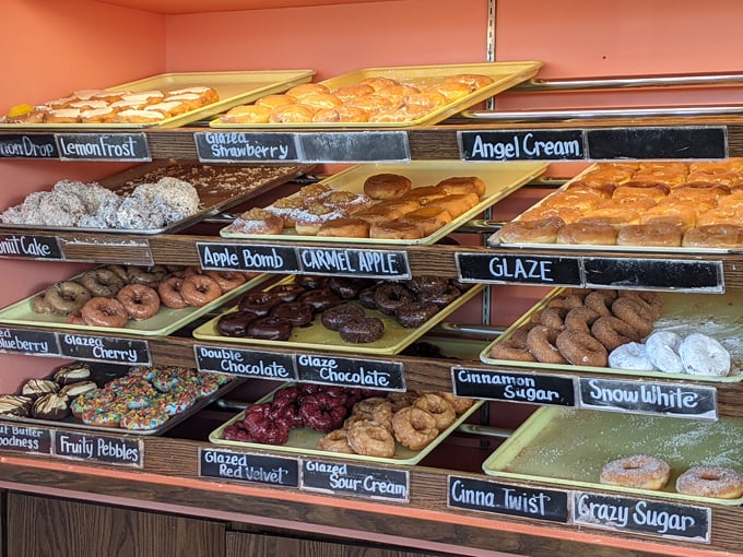 Avon Donuts Inc (Pontiac)