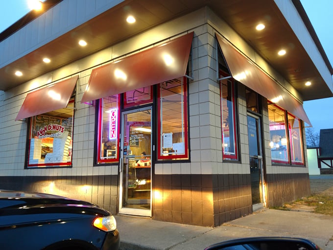 Avon Donuts Inc (Pontiac)