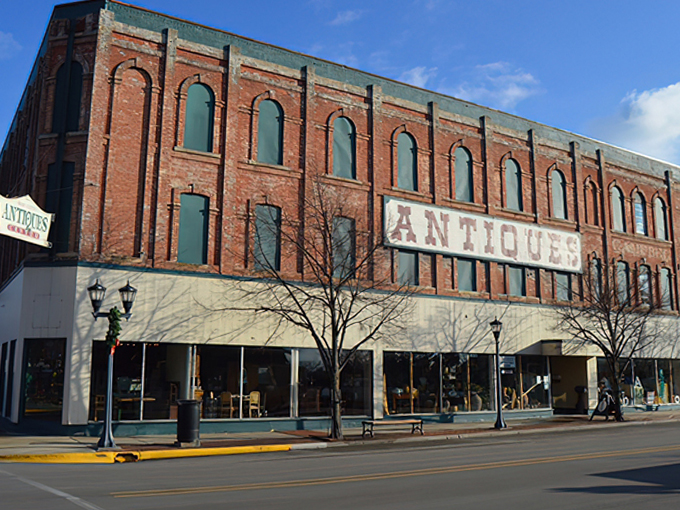 Bay City Antiques Center (Bay City)