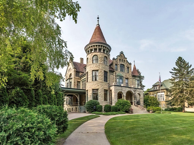 Castle La Crosse Bed and Breakfast