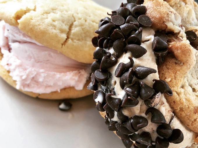 Chocolate Shoppe Ice Cream Co 7