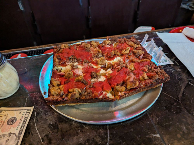 Cloverleaf Bar & Restaurant 3