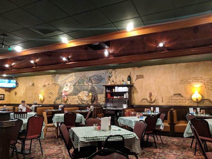 Cloverleaf Bar & Restaurant 4