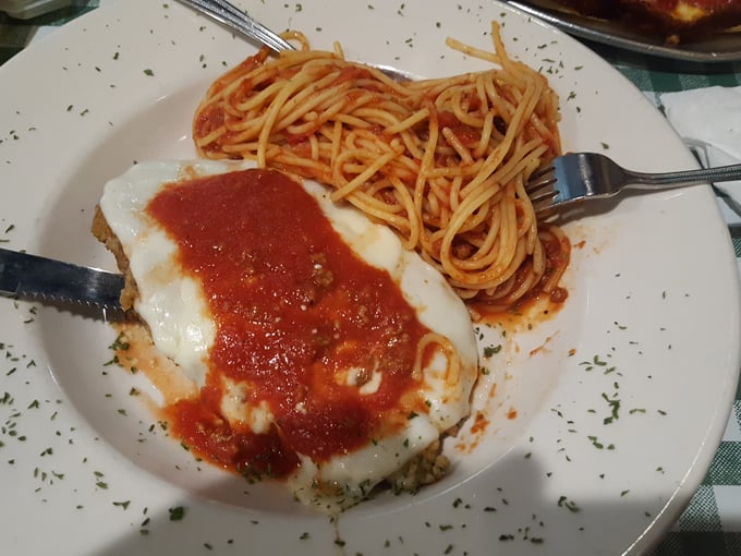 Cloverleaf Bar & Restaurant 6