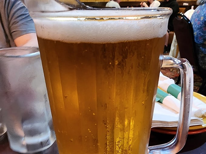 Cloverleaf Bar & Restaurant 8