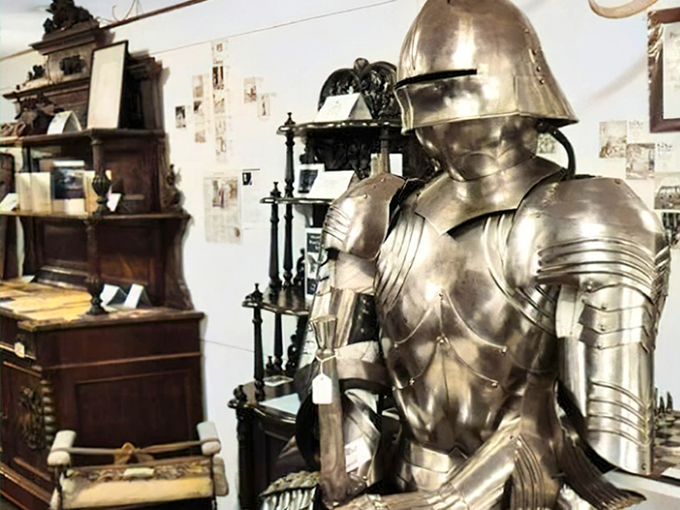 Curious Antiquities & Killer Antiques 5