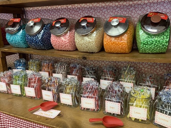 Cuzzin's Candy Store 2