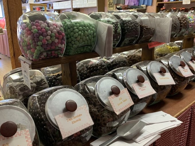 Cuzzin's Candy Store 3