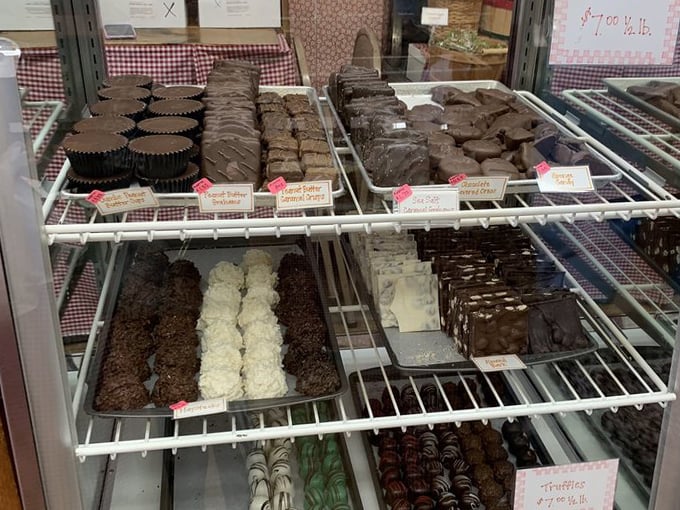 Cuzzin's Candy Store 5