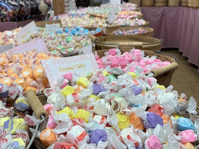 Cuzzin's Candy Store 6