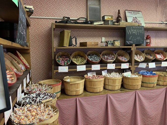 Cuzzin's Candy Store 8