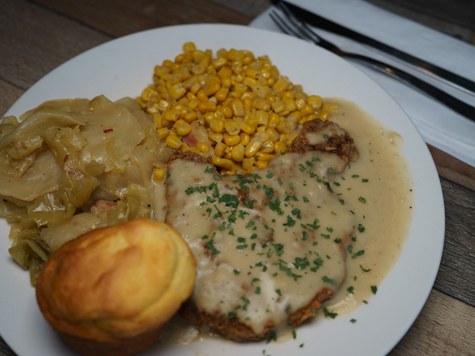daddy&rsquo;s soul food & grille 6
