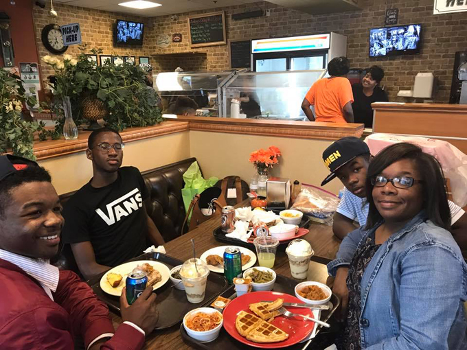 daddy&rsquo;s soul food & grille 9