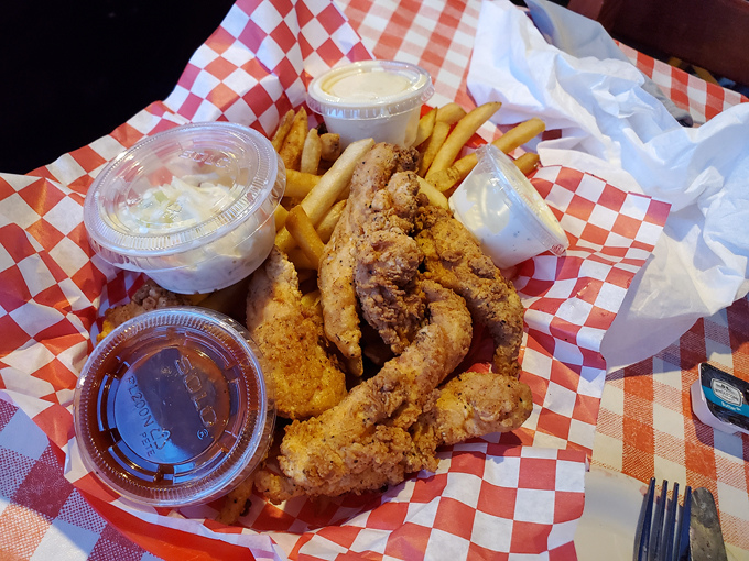Dell Rhea's Chicken Basket 4