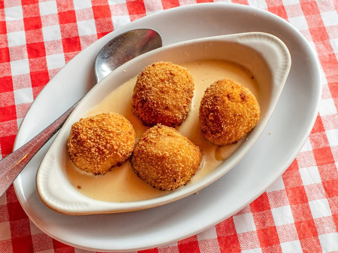 Dell Rhea's Chicken Basket 5