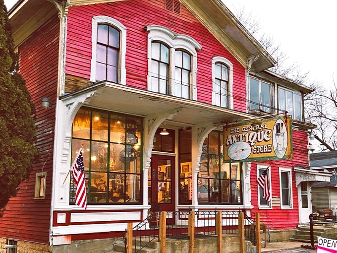 Emerald Grove Antiques and Oddities 1