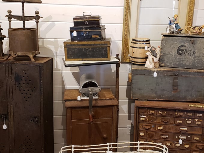 Emerald Grove Antiques and Oddities 3