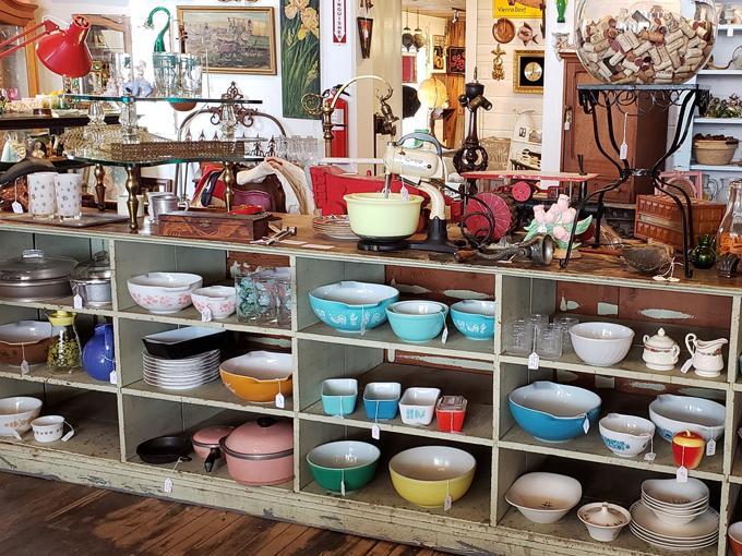 Emerald Grove Antiques and Oddities 7