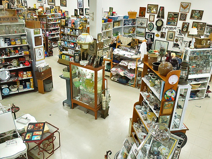 Fox Lake Country Antique Mall 5