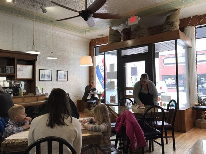 Full Circle Caf&eacute; & Espresso Bar 9