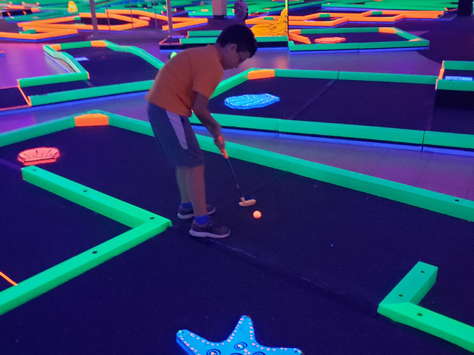 Glow Golf 4