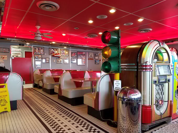 Gus's Diner 2