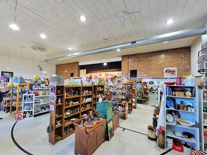 Hixton Antique Mall 9