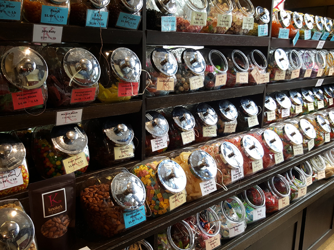 Knoke's Chocolates and Nuts 8