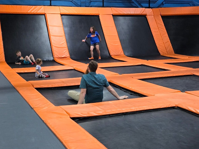 Knuckleheads Trampoline Park 9