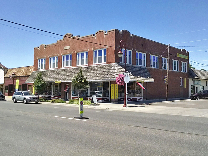 Lindstrom Antique Mall 1