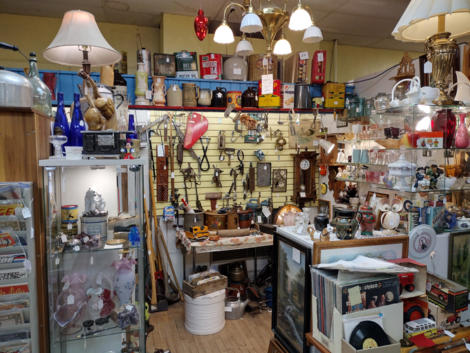 Lindstrom Antique Mall 2