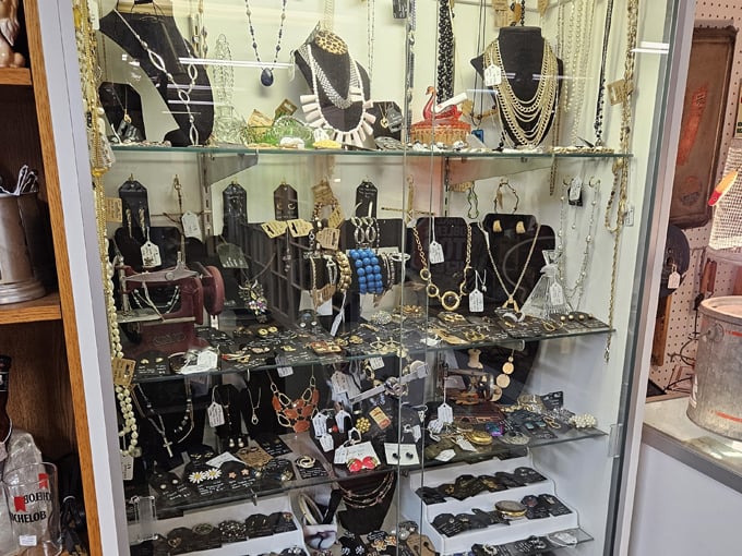 Lindstrom Antique Mall 9