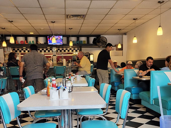 Lola’s Diner 7